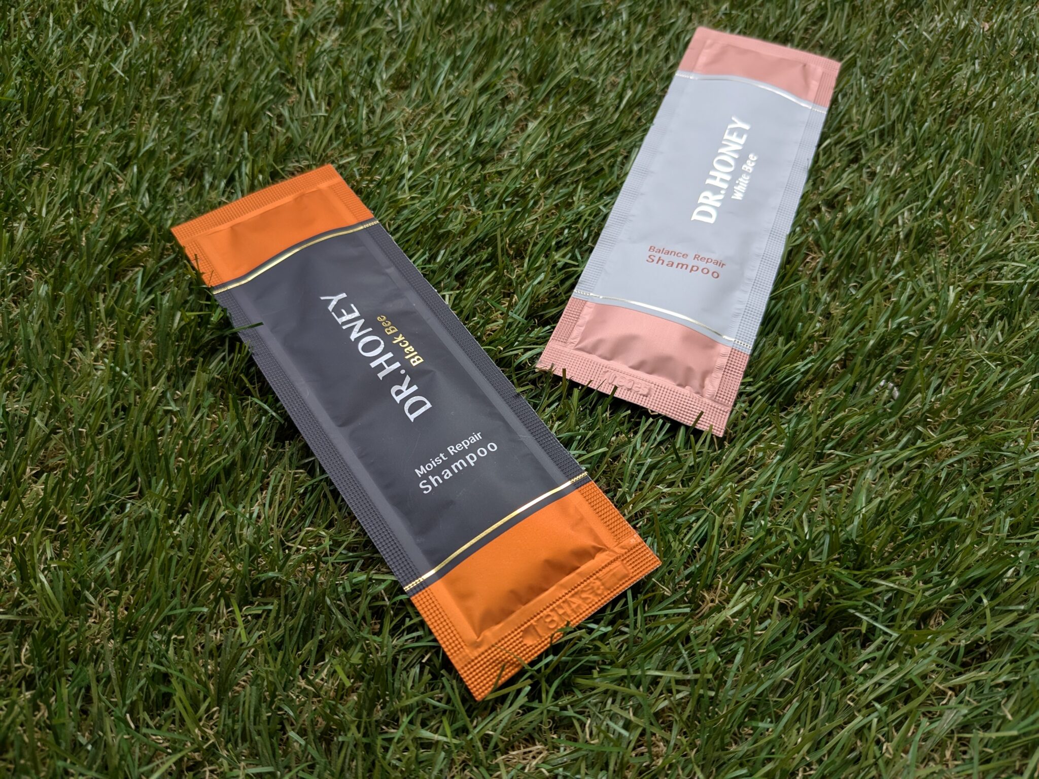 ドクターハニーのシャンプーはどっちがオススメ？ブラックとホワイトの2種類の違いを徹底比較！｜HAGEDE BLOG（ハゲデブログ）